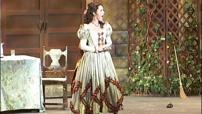 Opera Star Sarah Coburn Sings For Hundreds Of Oklahoma School Kids