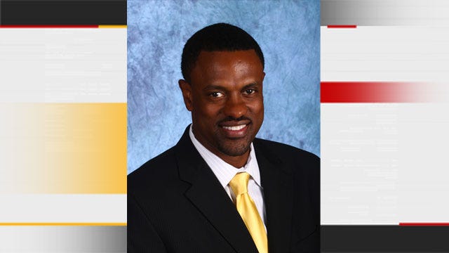 Danny Manning Adds UMKC's Wendell Moore To Staff