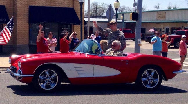 Wagoner Turns Out For Returning Army Ranger Kyle Emmons