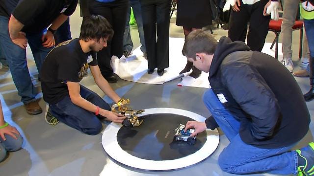 Mayes County Students Create Sumo Wrestling Robots