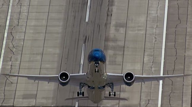 Boeing Releases Video Of 787 Making Amazing Takeoff