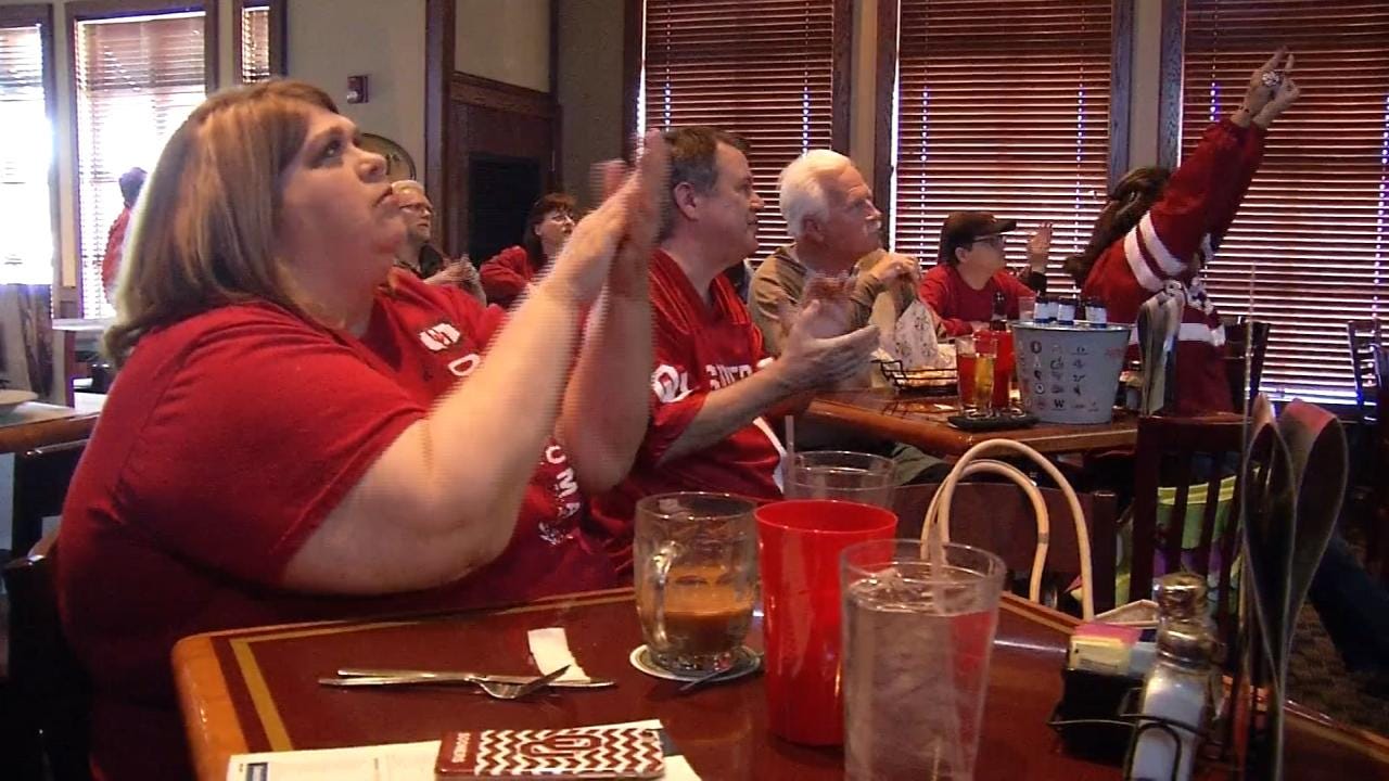 OU Fans Cheer On Sooners In Final Four At Tulsa Watch Party