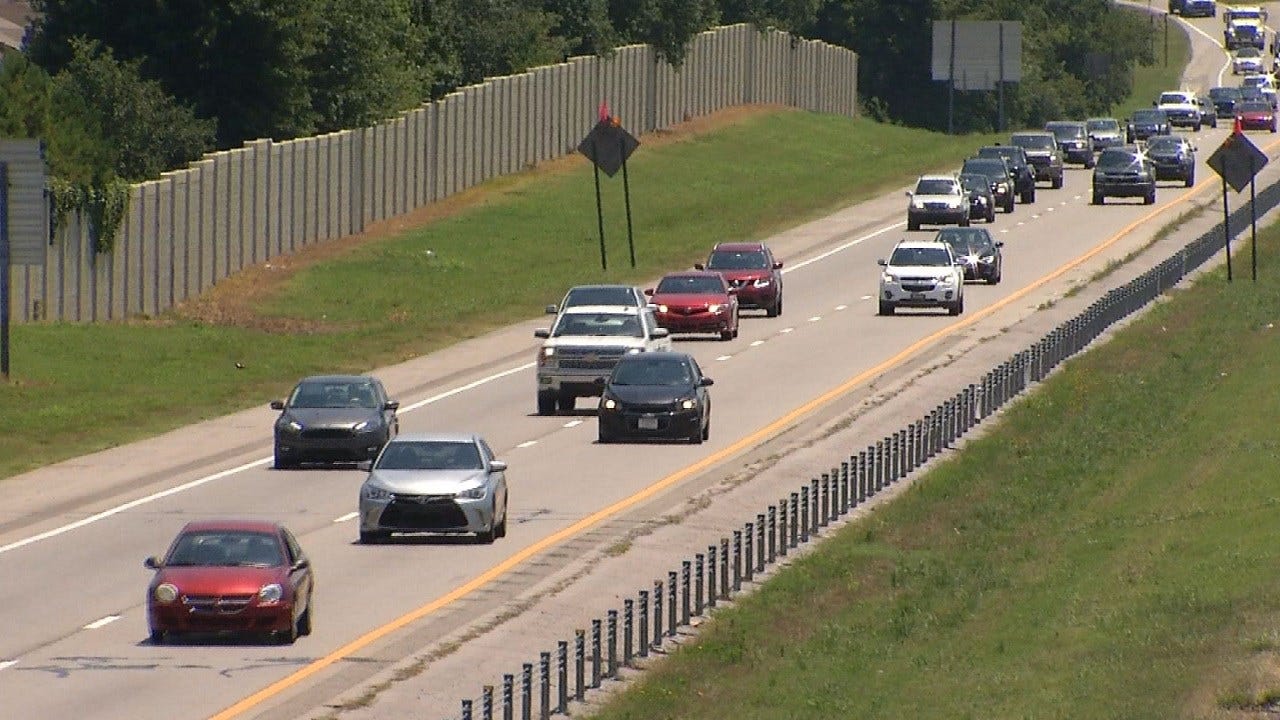 New Highway Signs Remind Oklahoma Drivers Left Lane Is For Passing