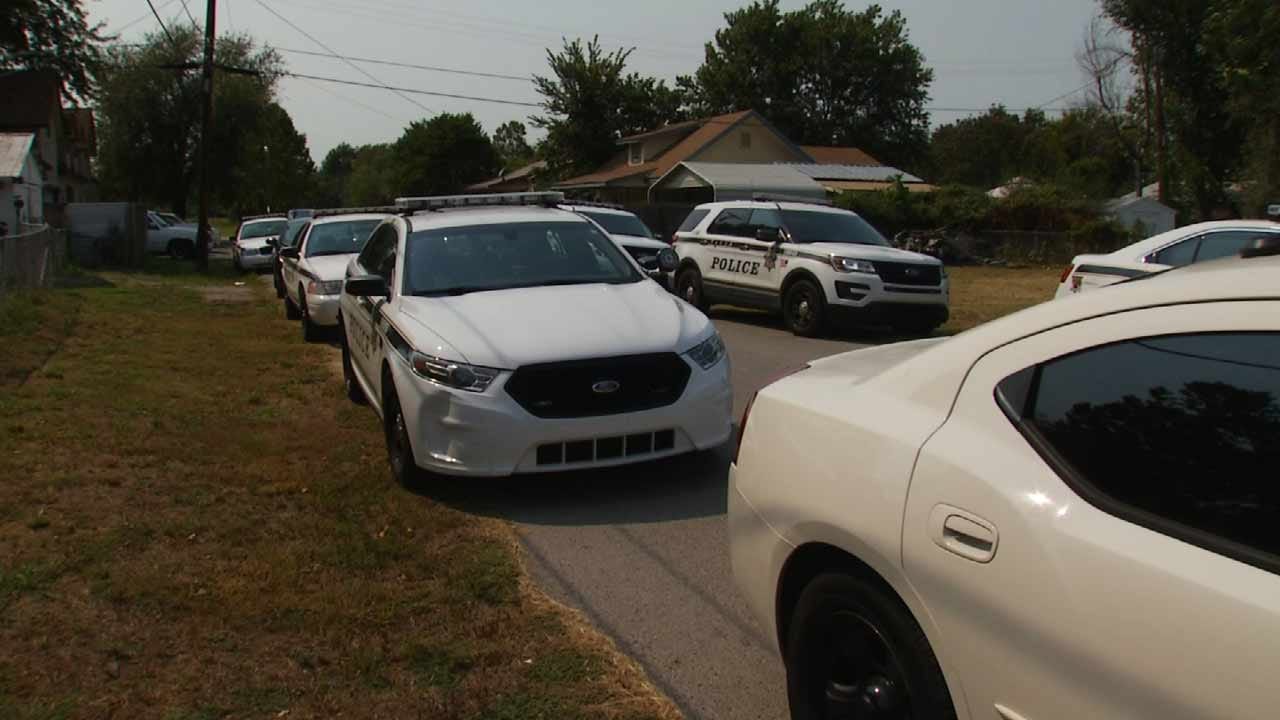 Handcuffed Burglary Suspect Steals Tulsa Police Car