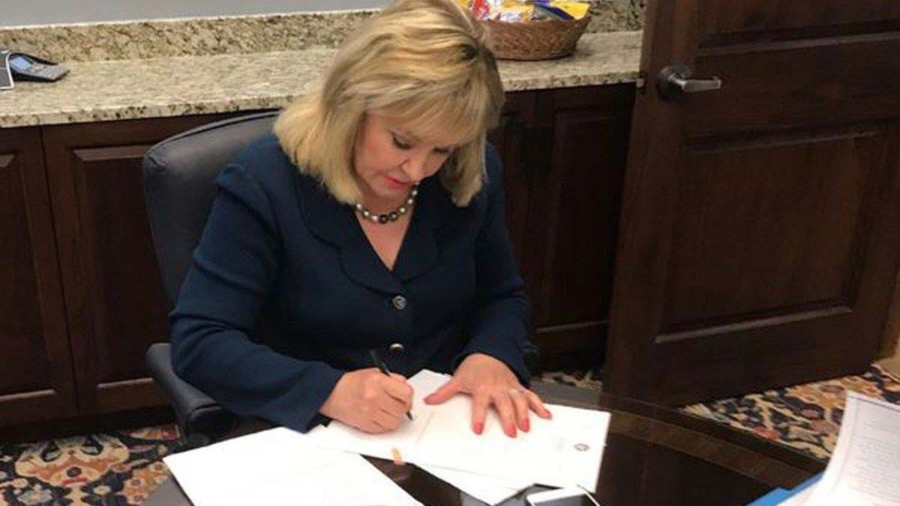Governor Fallin Signs School Funding Bill