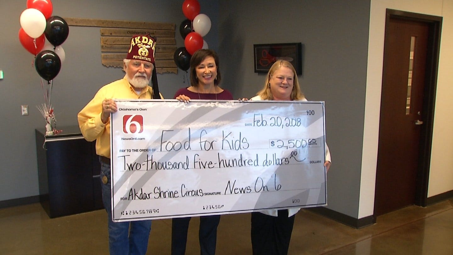 Akdar Shrine Circus Makes Donation To Help Feed Green Country Children