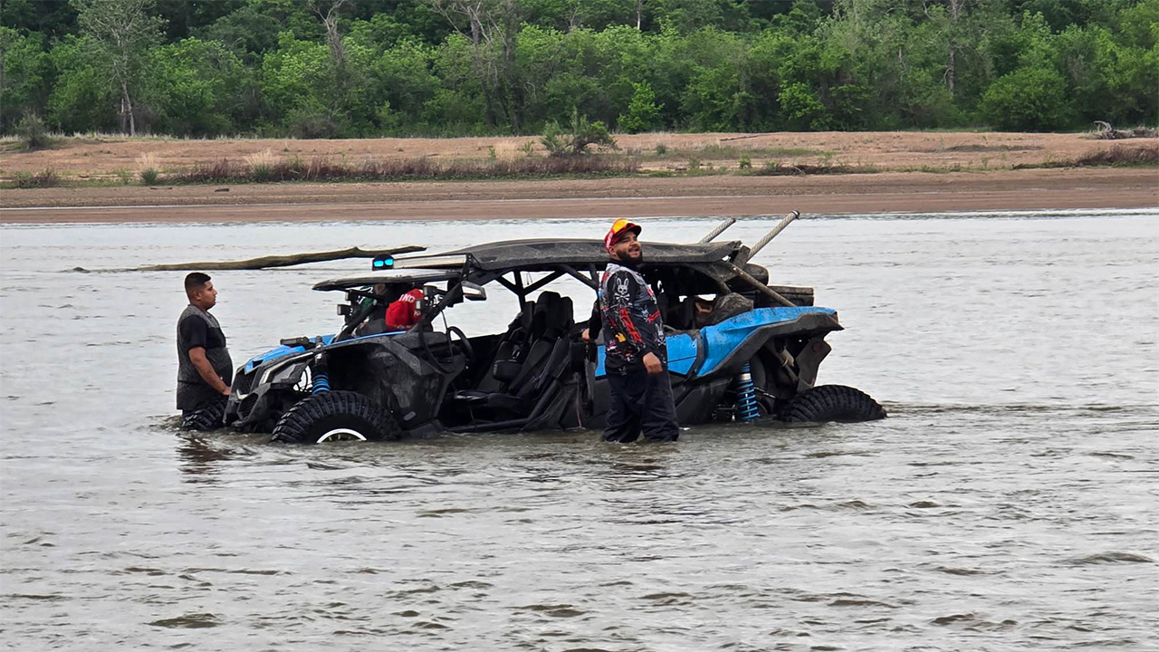 Over a dozen people stranded prompts 2 water rescues in Sand Springs