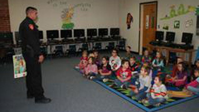 Cushing Police Teach Pre-K Students About 'Stranger Danger'