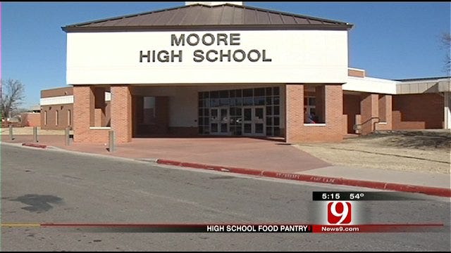 Moore High School's 'Lion's Den' to Help Hungry Students