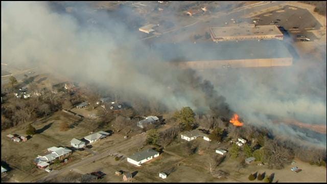 Crews Contain Large Grassfire In SE OKC Near Tinker AFB