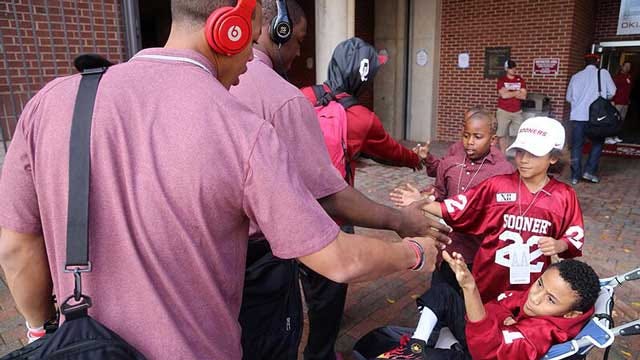 Tobias, Titus Lead Sooners Out Of Tunnel On OU Senior Day