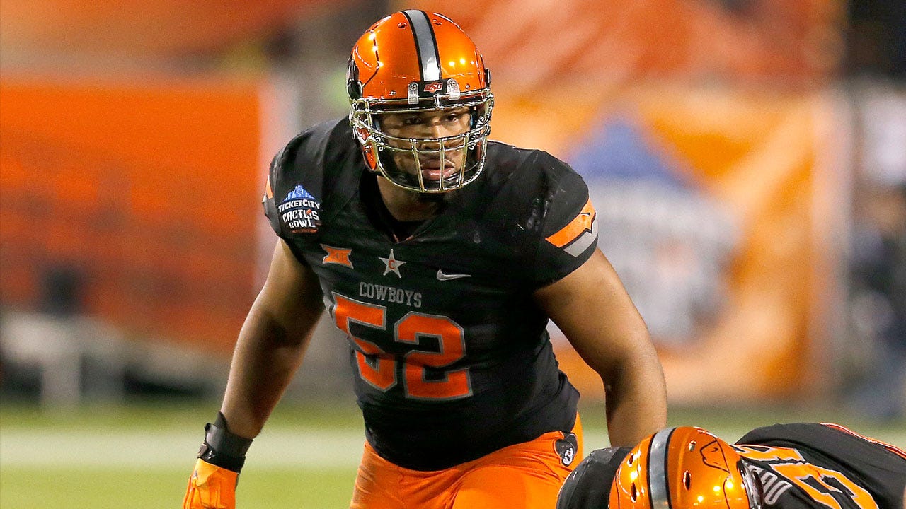 Simmons Injury Makes For Big Shoes To Fill At Middle Linebacker