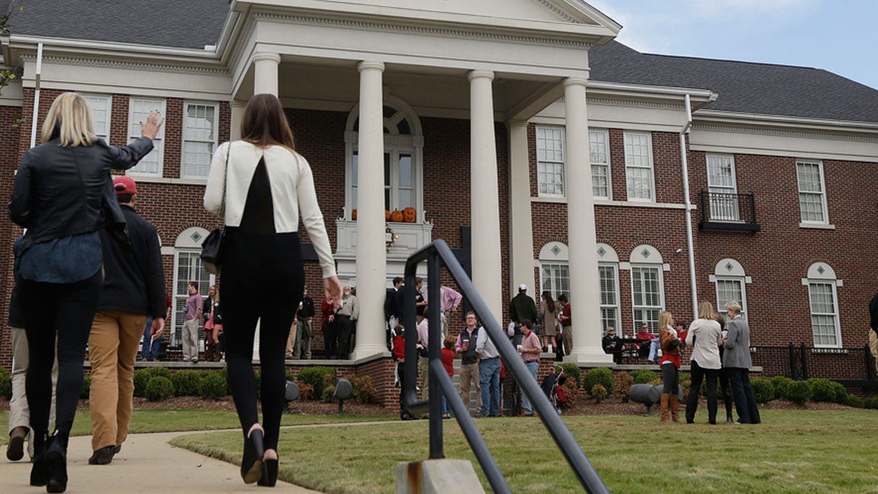 Florida State Suspends Greek Life Following Alcohol Death