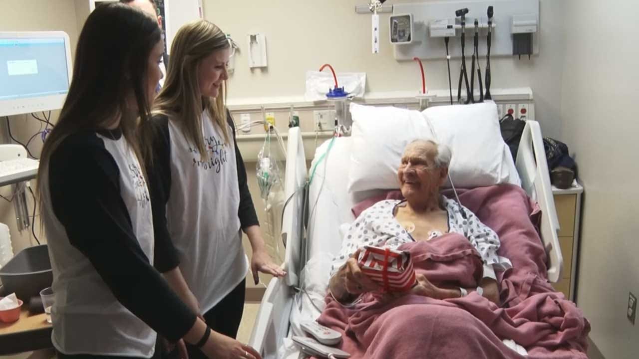 El Reno High School Students Deliver Christmas Cheer To Veterans