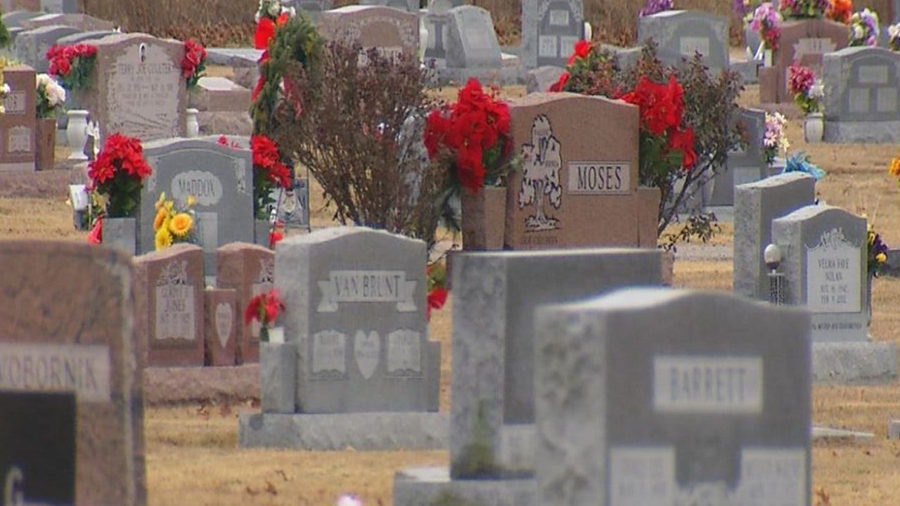 Cemetery Worker Gets Pinned In Grave By 800-Pound Vault Cover