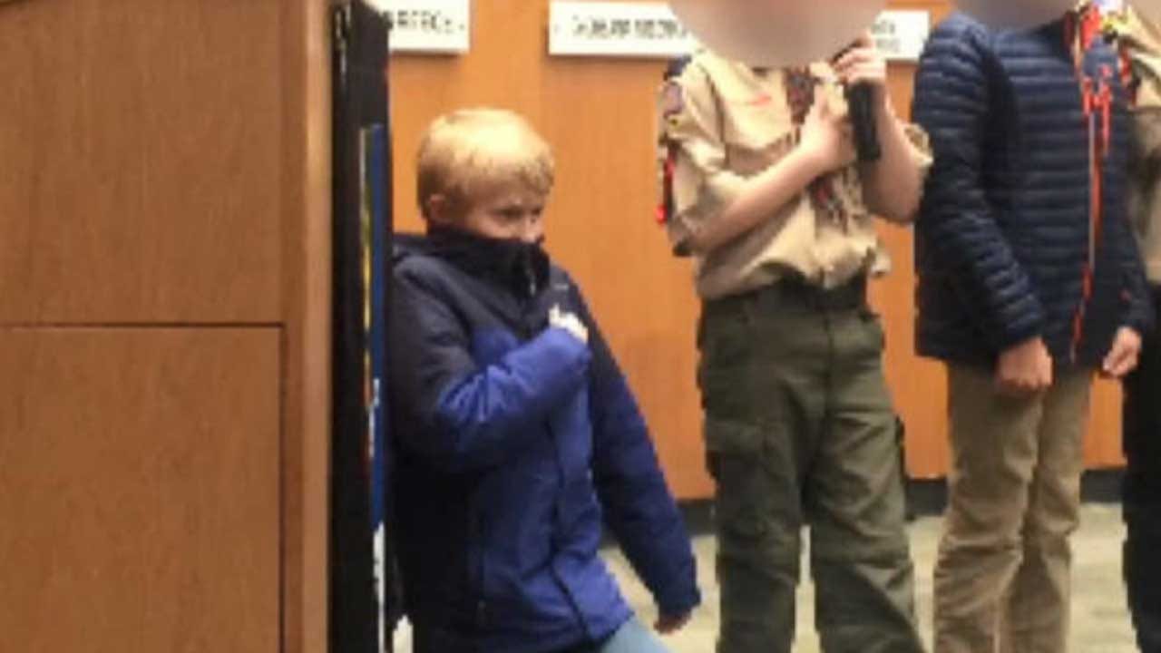 Boy Takes Knee During Pledge Of Allegiance, Mayor Endorses 'Expressions ...