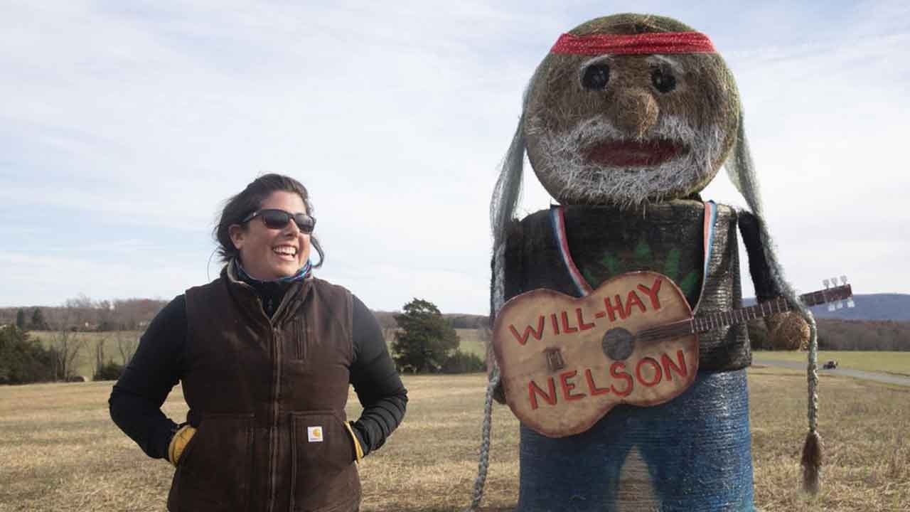 ‘On the Farm Again’ Woman Makes Hay Replica Of Willie Nelson